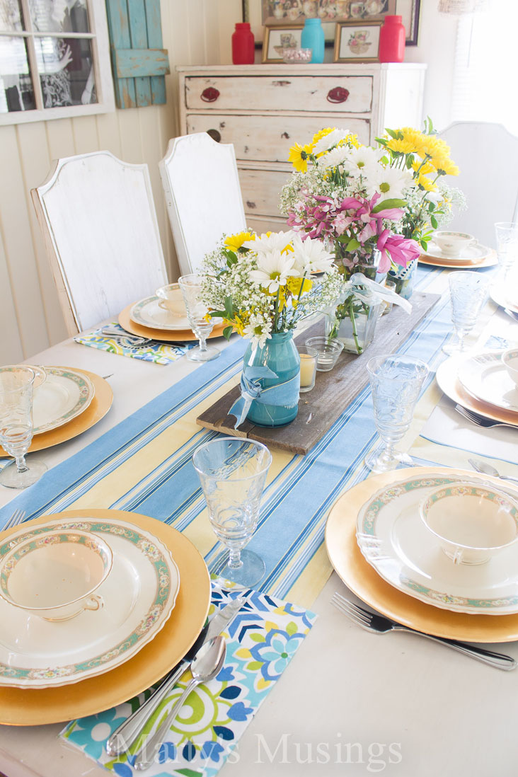 How to Create a Tablescape that Feels Like Summer Tips | ForRent
