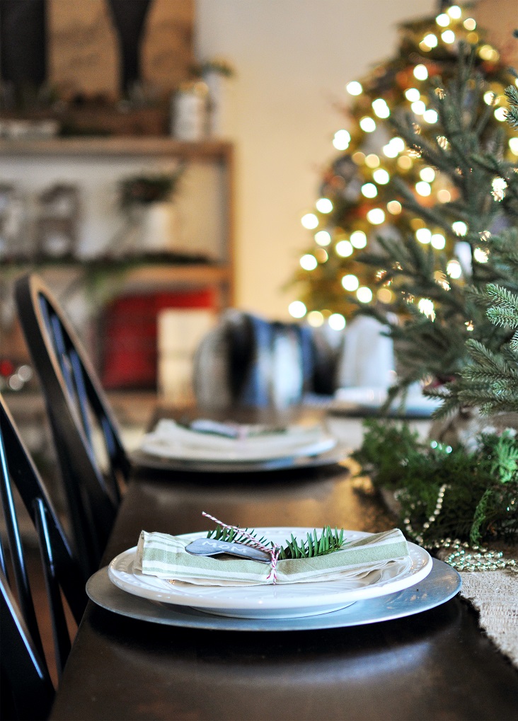 How to Set a Cozy Winter Table Setting Quickly