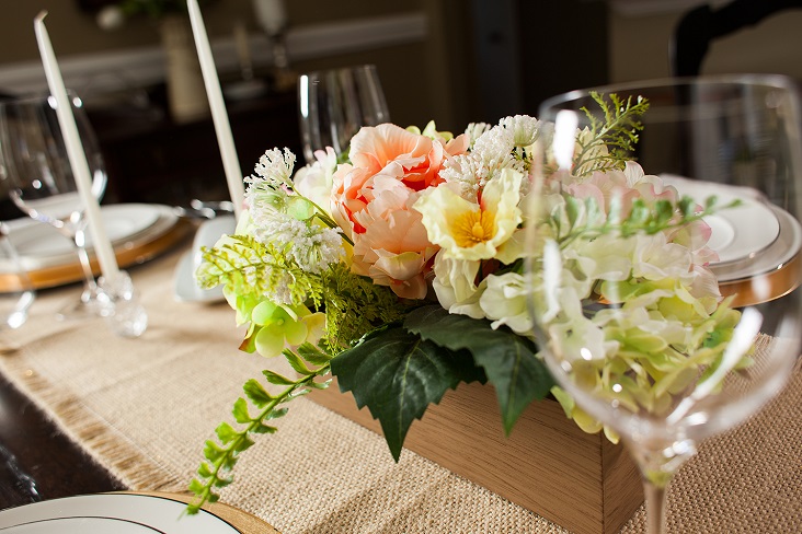 Set Springtime Vibes With a Beautiful Seasonal Tablescape Tips | ForRent